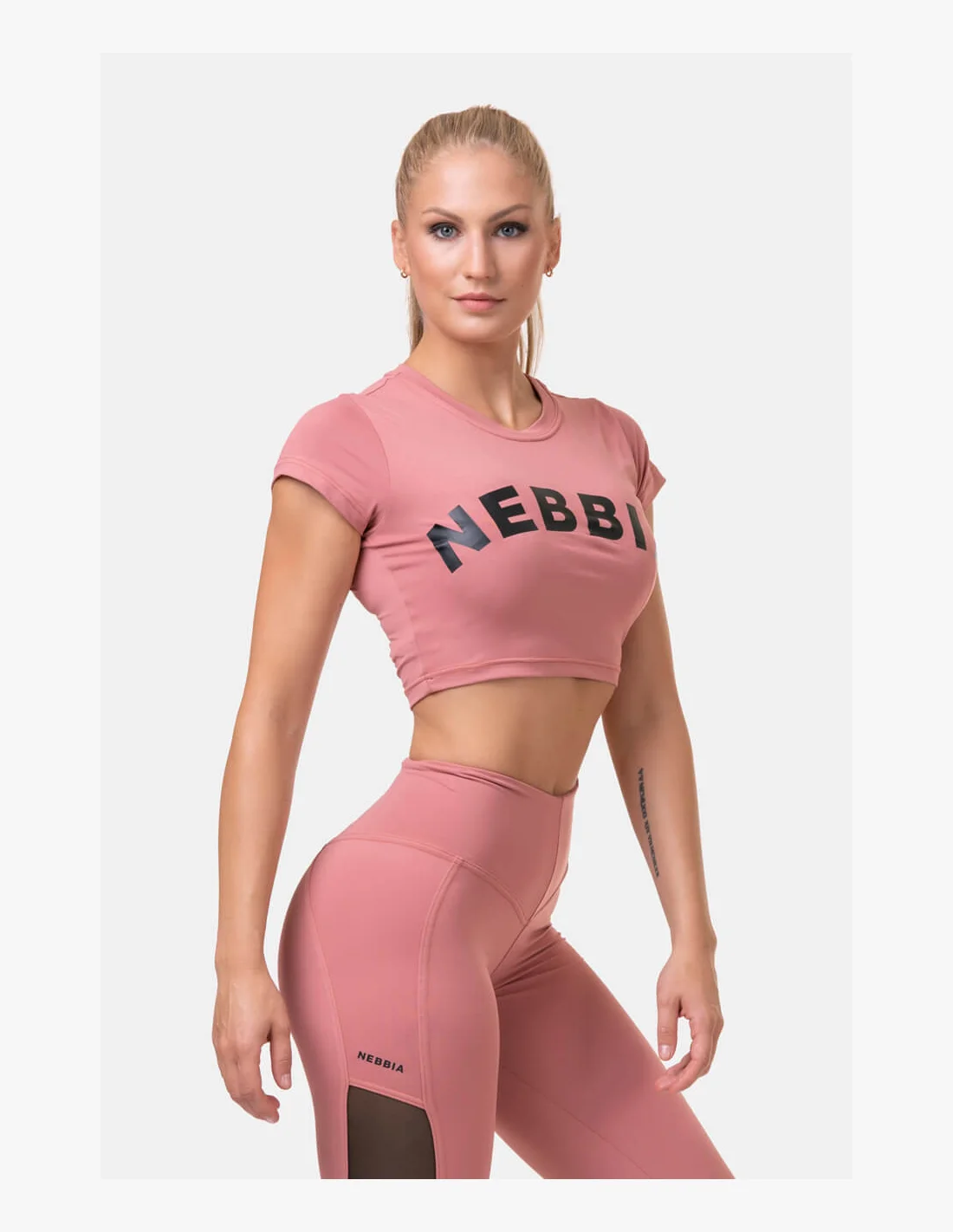 NEBBIA • Sporty HERO crop top with short sleeves • NEBBIAshop.cz