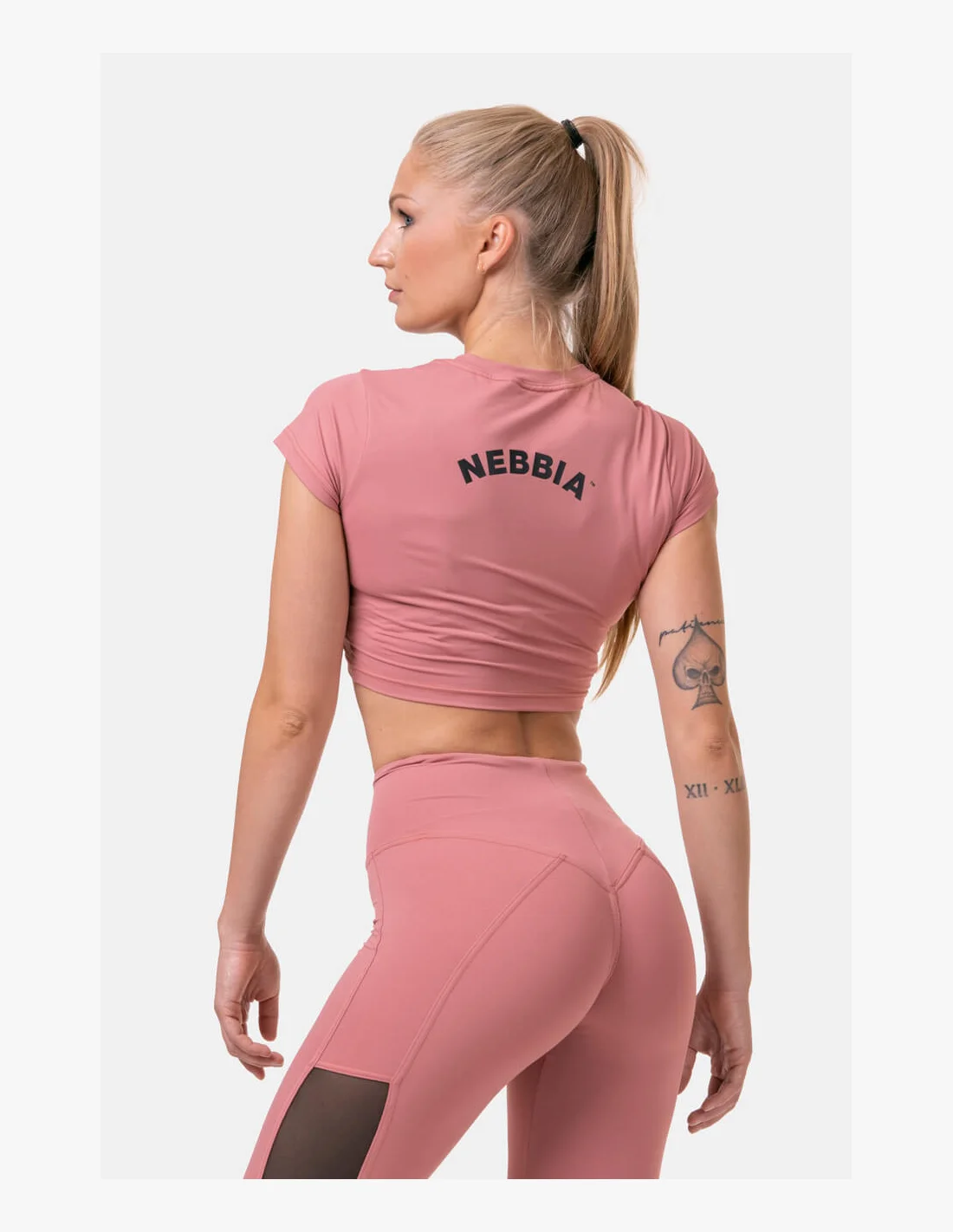 NEBBIA • Sporty HERO crop top with short sleeves • NEBBIAshop.cz