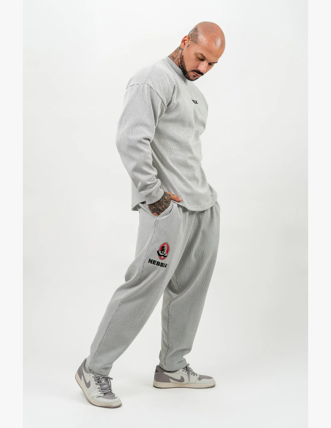 NEBBIA • Volné tepláky s kapsami SIGNATURE • Nebshop.cz
